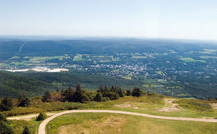 Best Hiking Trails In Massachusetts - Orangism
